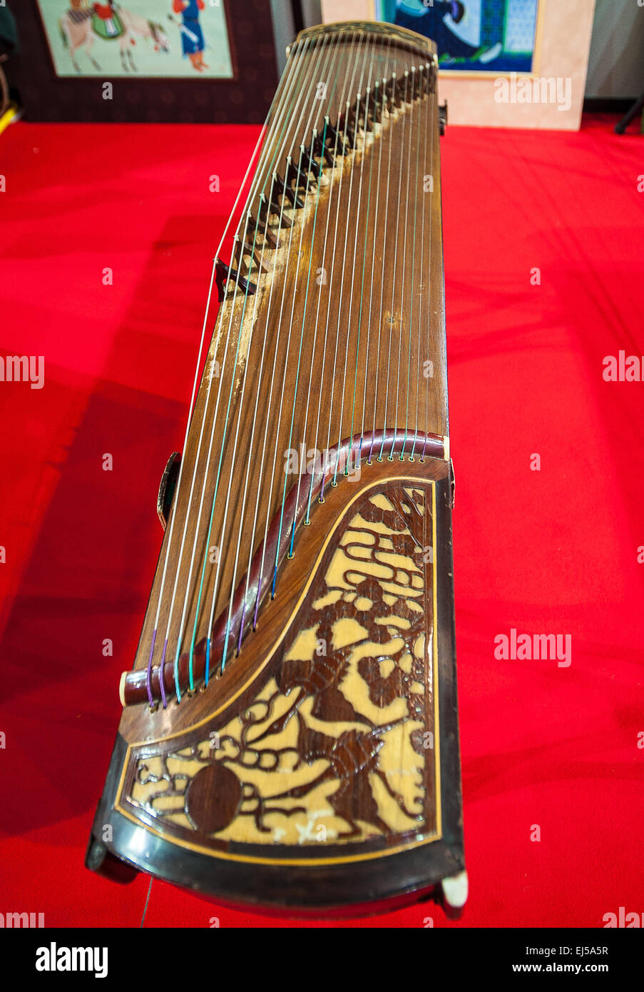 Mongolian instruments hi-res stock photography and images - Alamy