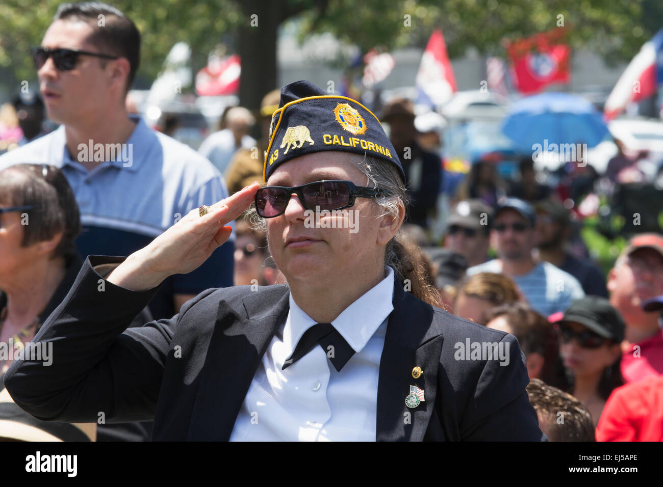 Veterans saluting at Los Angeles National Cemetery Annual Memorial ...