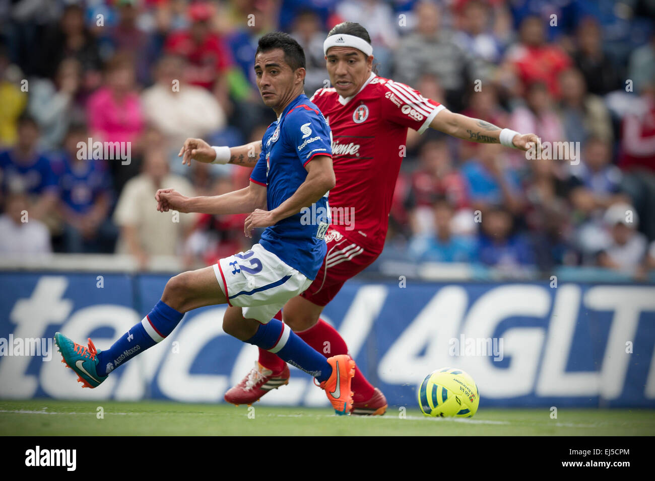 Mexico City, Mexico. 21st Mar, 2015. Cruz Azul's Rafael Baca (L) vies ...
