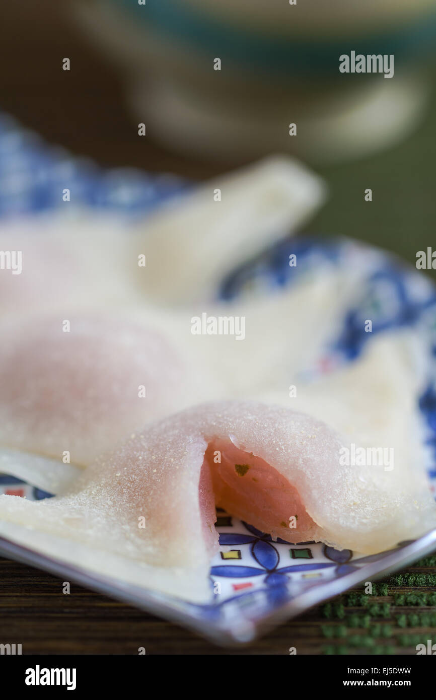 Sakura mochi hi-res stock photography and images - Alamy