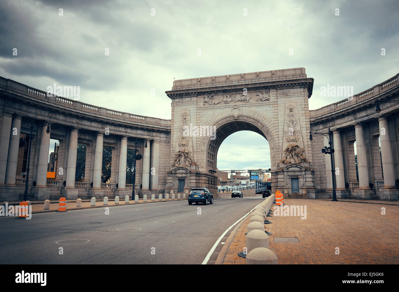 Arch entrance to Manhattan Bridge in New York City Stock Photo - Alamy