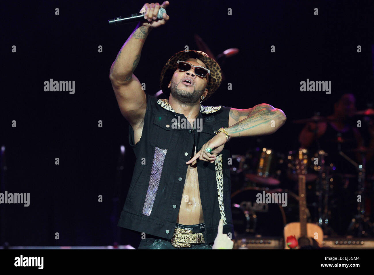 Flo Rida performs a private show at Hard Rock Live on his 35th birthday ...