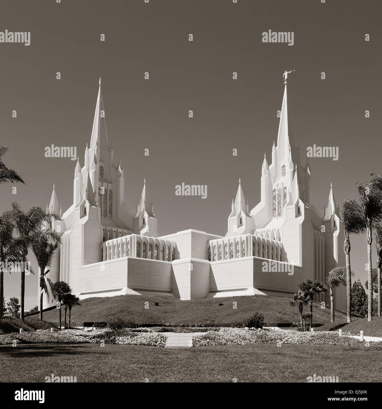 San diego mormon temple hi-res stock photography and images - Alamy