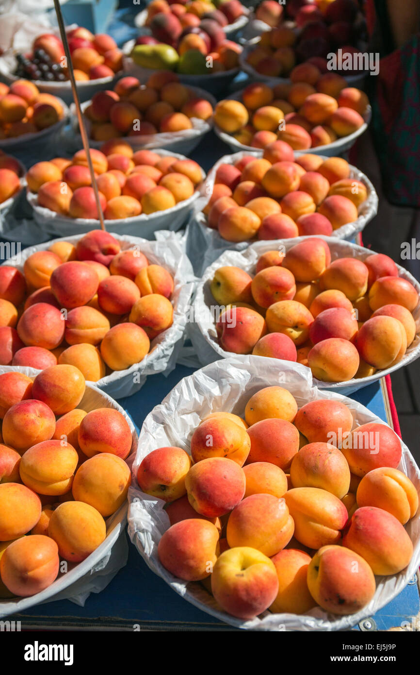 Apricots on a market stall at the Saturday market in Beaune, France ...