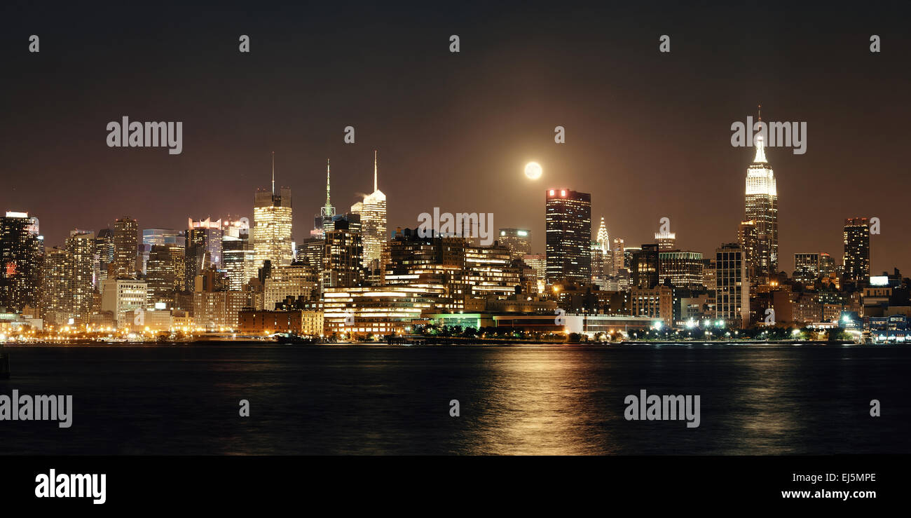 Moon rise over midtown Manhattan with city skyline at night Stock Photo ...