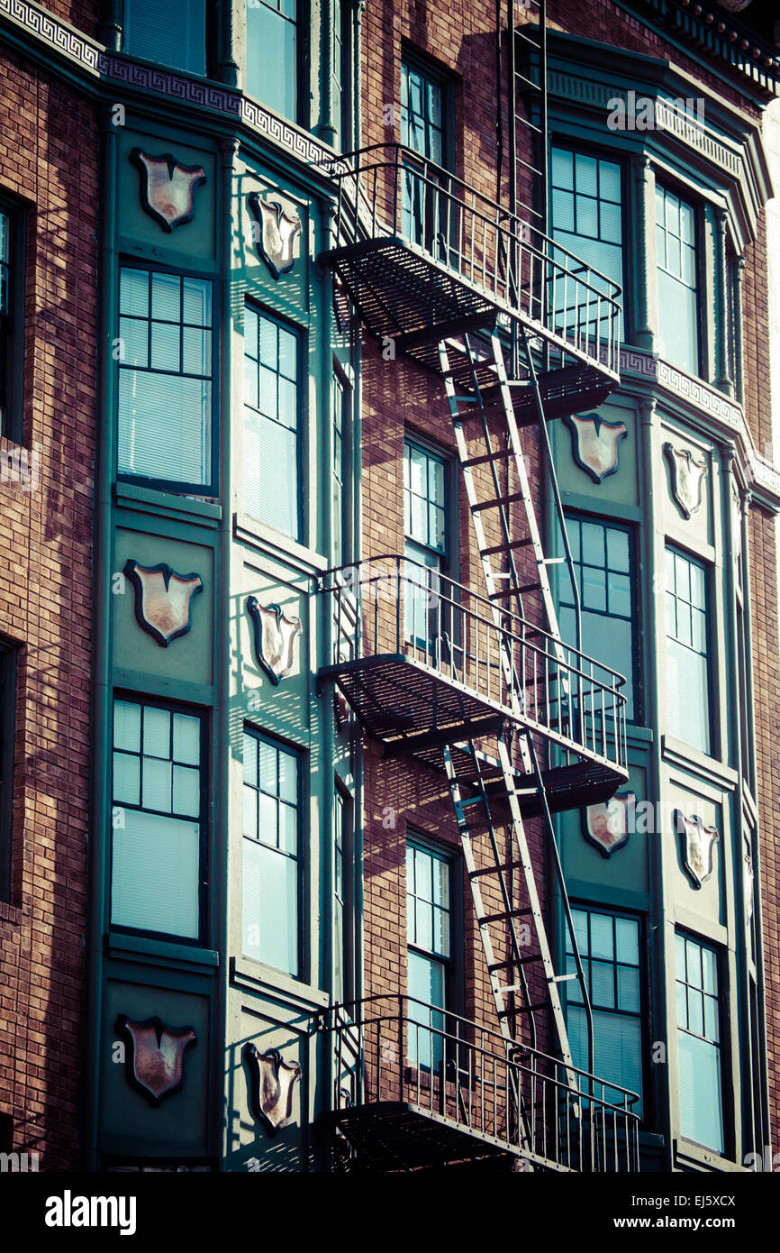 Old tenement building nyc hi-res stock photography and images - Alamy