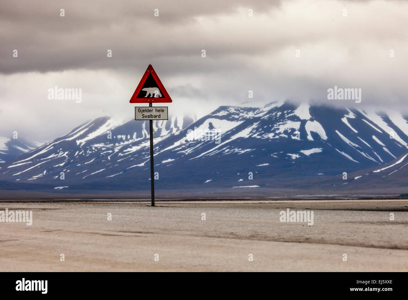 Sign warning polar bears hi-res stock photography and images - Alamy