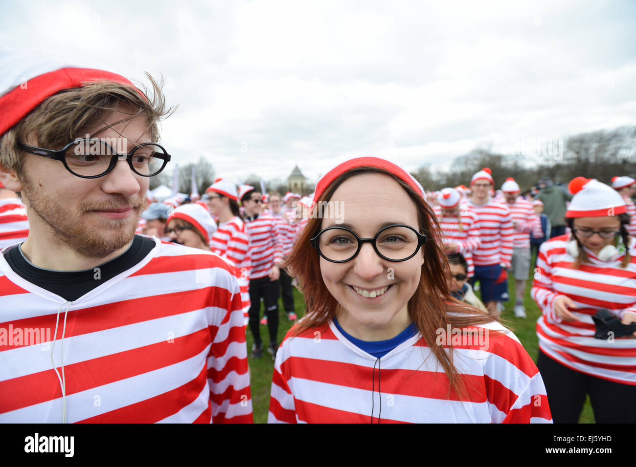 Victoria Park, London, UK. 22nd March 2015. Runners get ready for the ... Victoria Park, London, UK. 22nd March 2015. Runners get ready for the ...