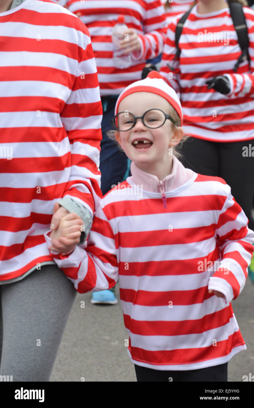 Victoria Park, London, UK. 22nd March 2015. The Where's Wally? Fun run ...