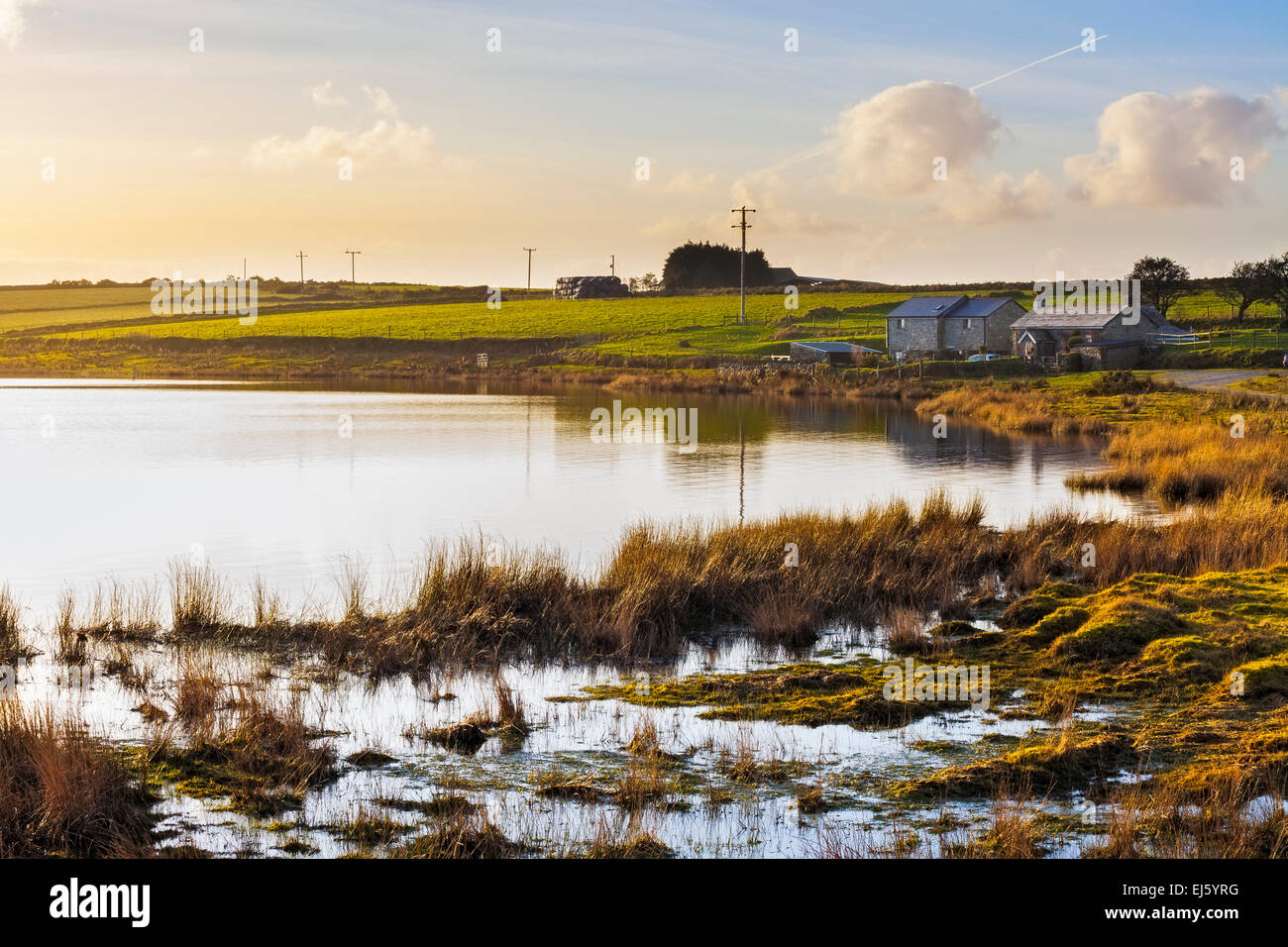 Dozmary pool hi-res stock photography and images - Alamy