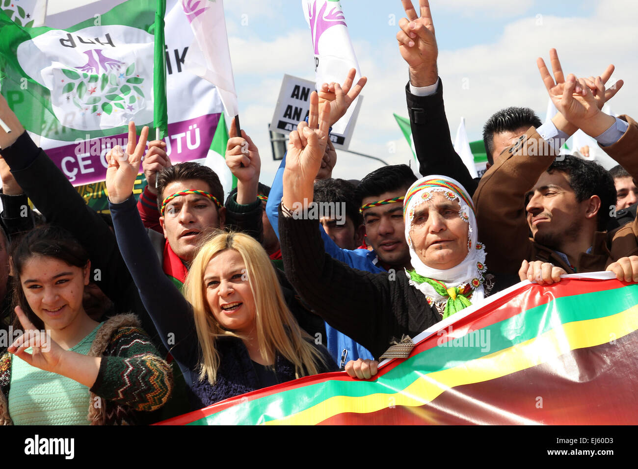 Ankara, Turkey. 22nd Mar, 2015. Thousands of people celebrated the ...