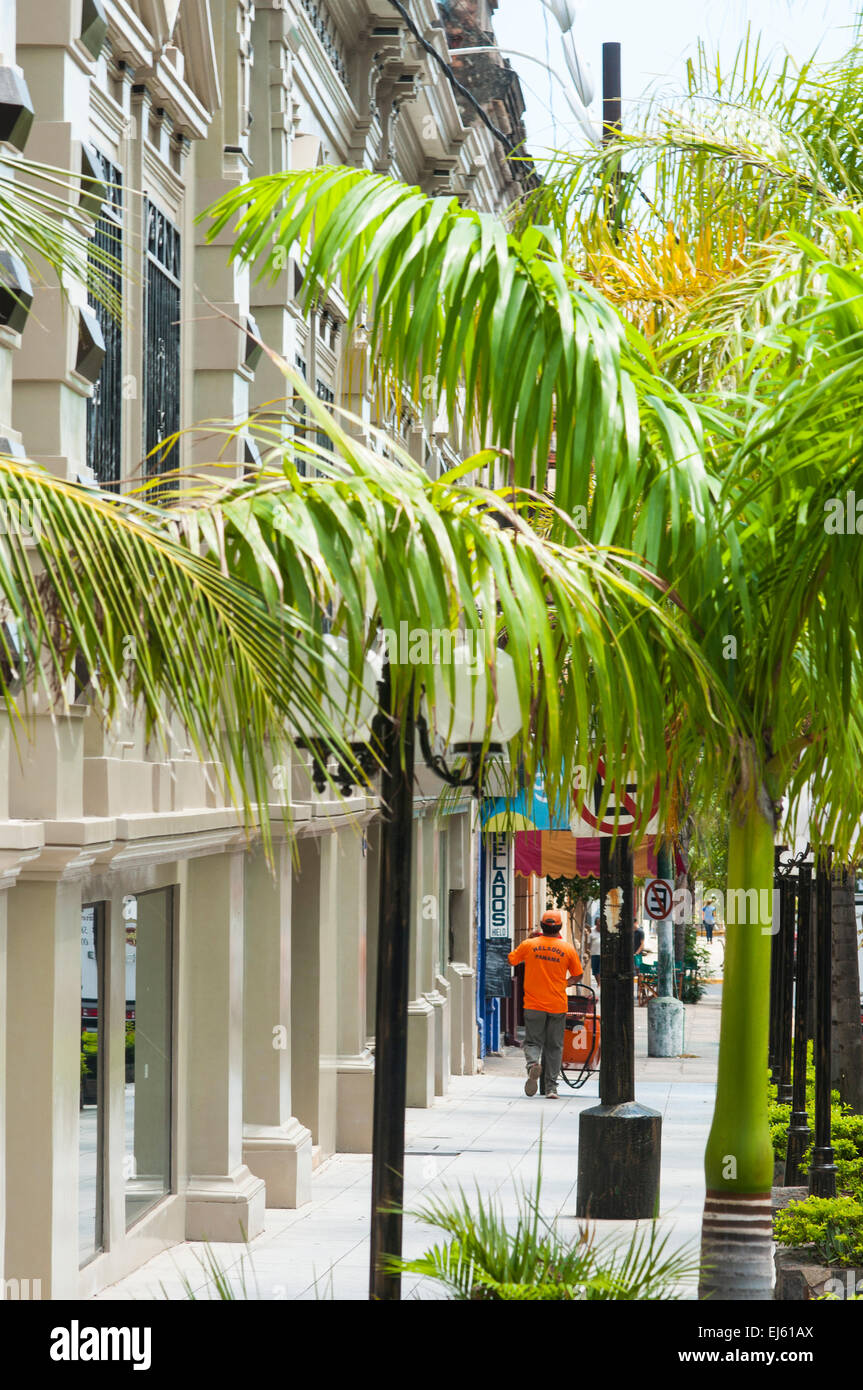 Colonial building and street scene, Calle Palma, Central Asuncion ...