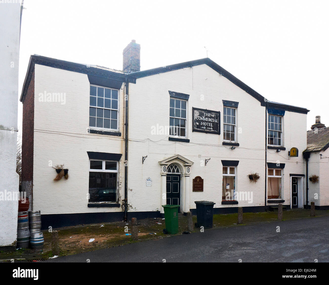 The closed down Commercial Hotel pub in Wheelock near Sandbach Cheshire ...