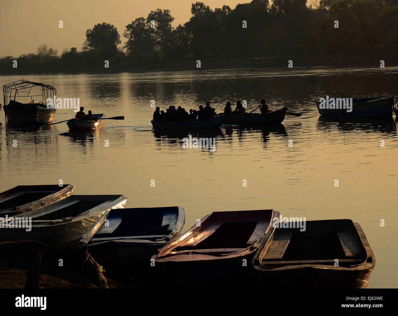 Lhore, Pakistan. 21st Mar, 2015. Pakistani slum residential take a part ...