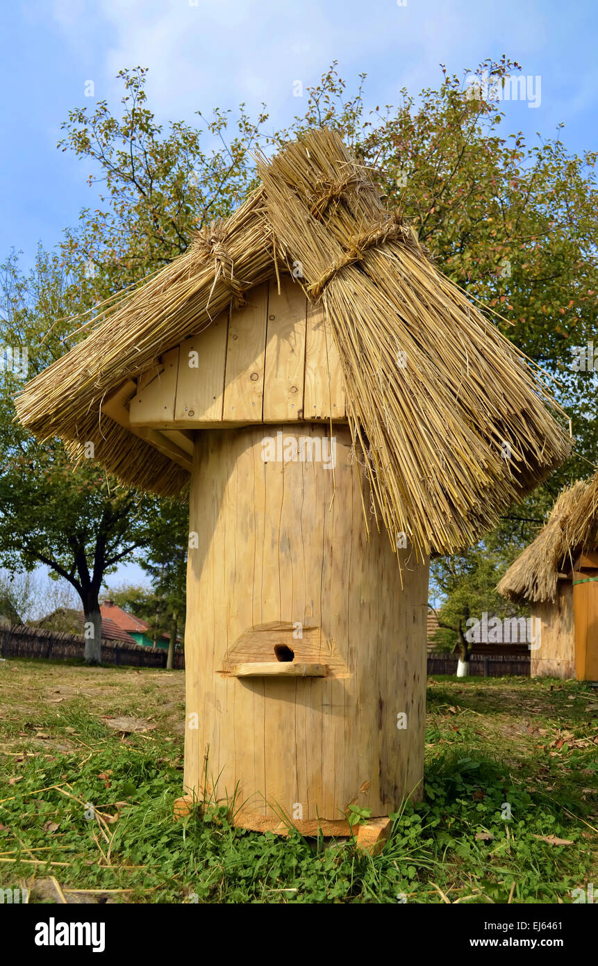 Beehive log hi-res stock photography and images - Alamy
