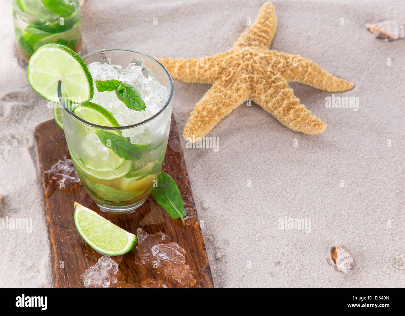 Drink on beach hi-res stock photography and images - Alamy