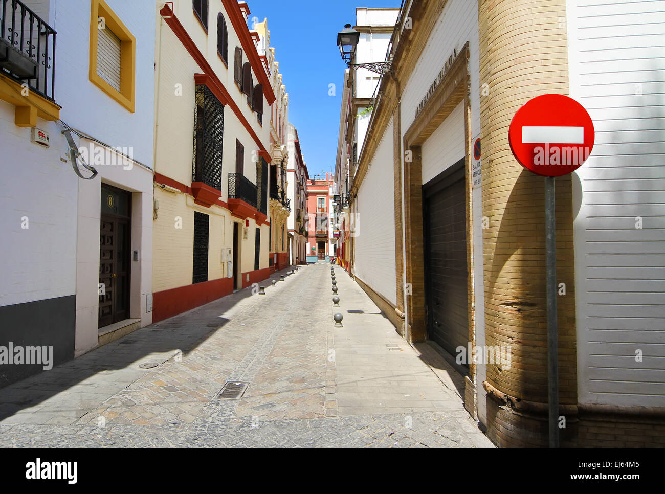 Lane with cobblestones hi-res stock photography and images - Alamy