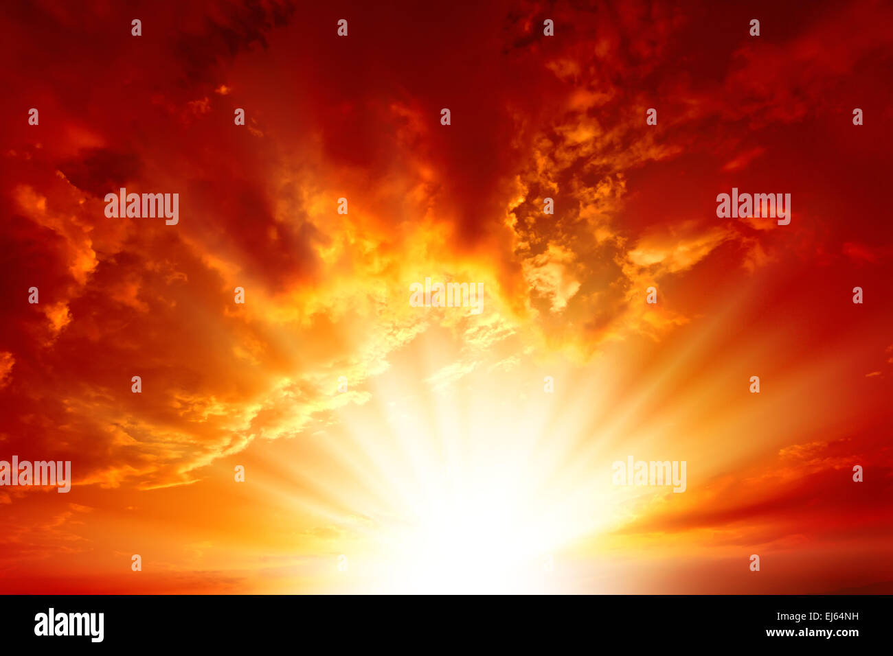 Red evening sun with clouds hi-res stock photography and images - Alamy