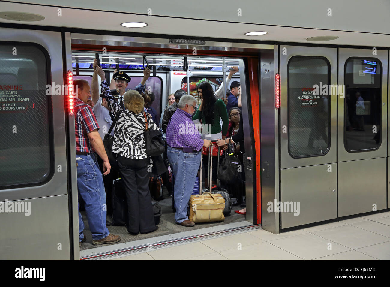 Airport hi-res stock photography and images - Alamy
