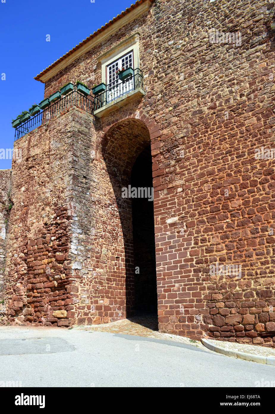 Defensive wall structure hi-res stock photography and images - Alamy