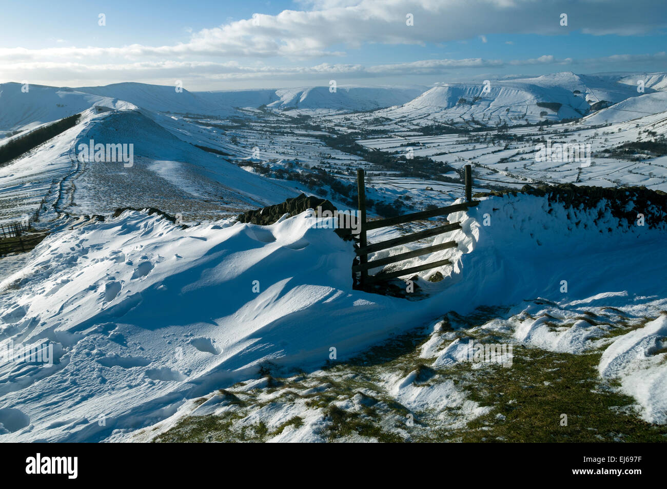 Edale in winter, from the 'Great Ridge' below Lose Hill, Peak District ...