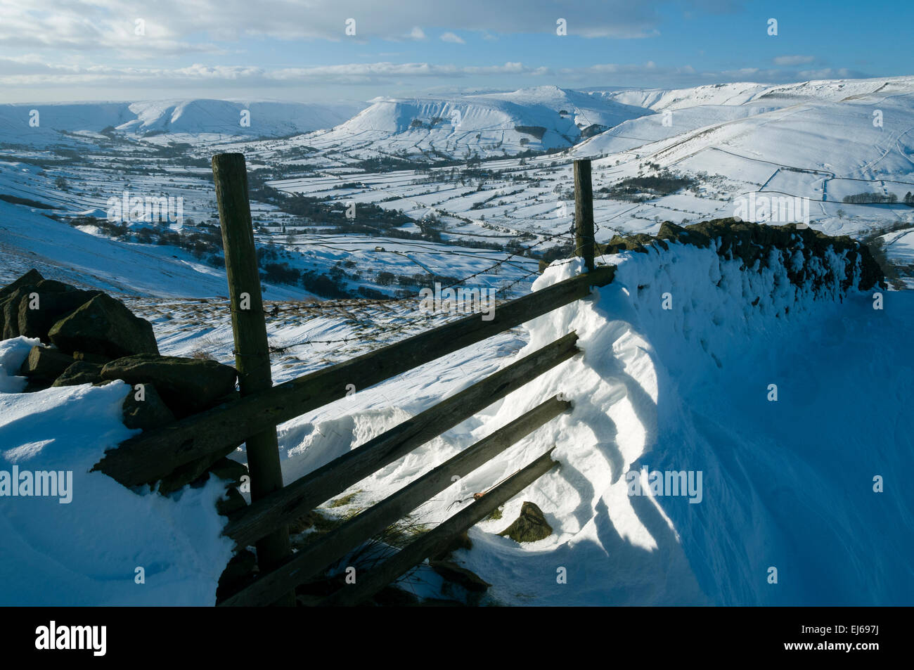 Edale in winter, from the 'Great Ridge' below Lose Hill, Peak District ...