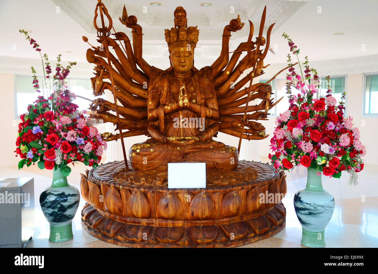 The thousand hand guanyin buddha hi-res stock photography and images ...