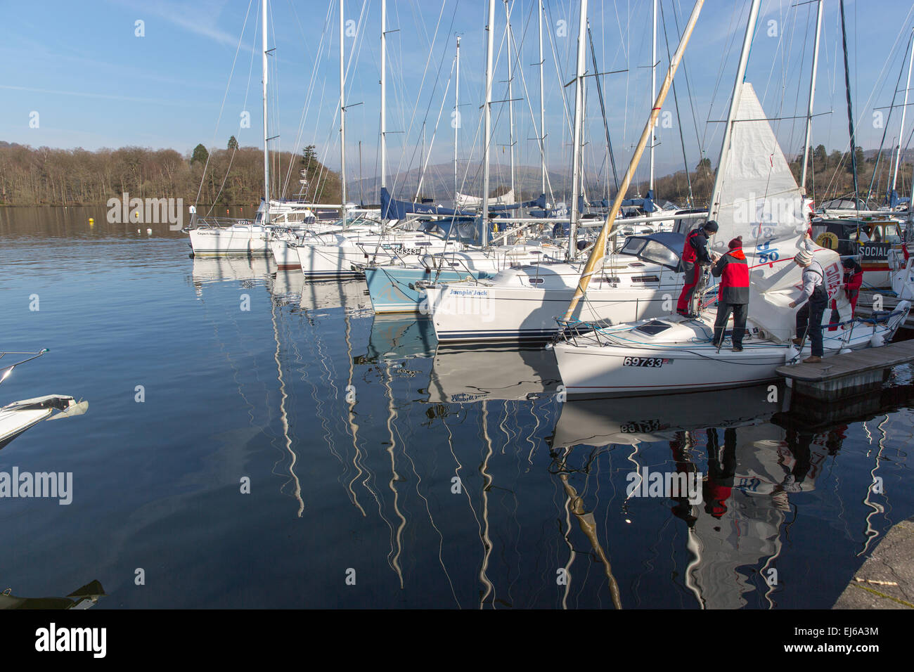 The crew of a yacht preparing the boat for sailing Stock Photo - Alamy