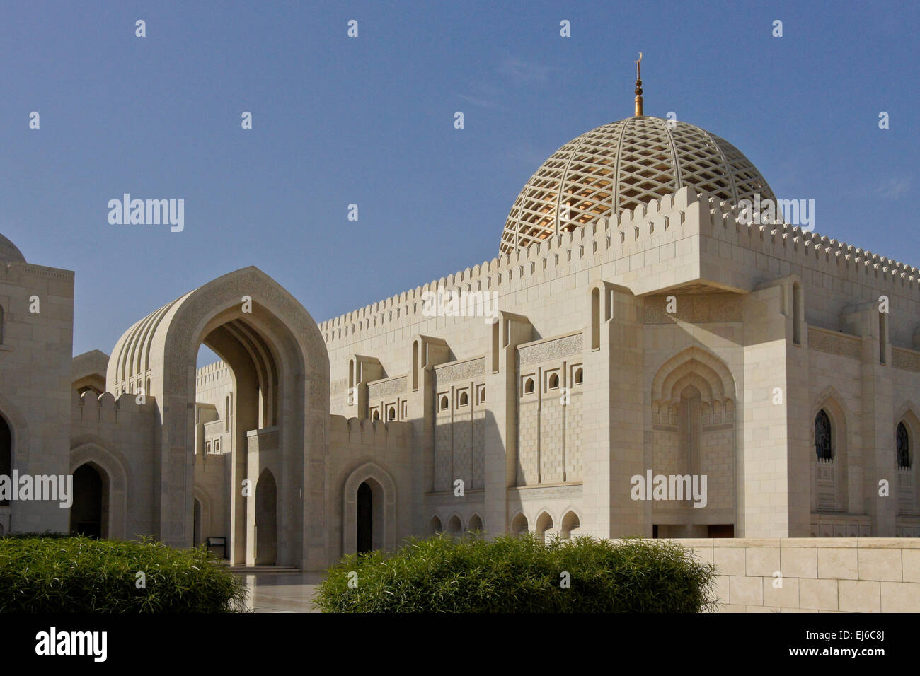 Sultan qaboos mosque muscat hi-res stock photography and images - Alamy