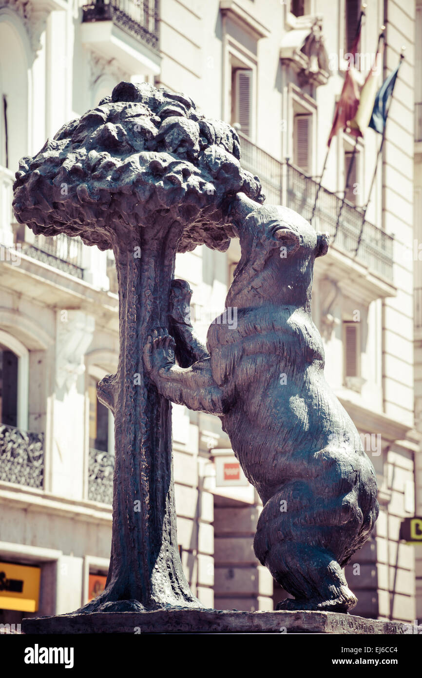 Symbol of Madrid. Statue of Bear and strawberry tree, Puerta del Sol ...
