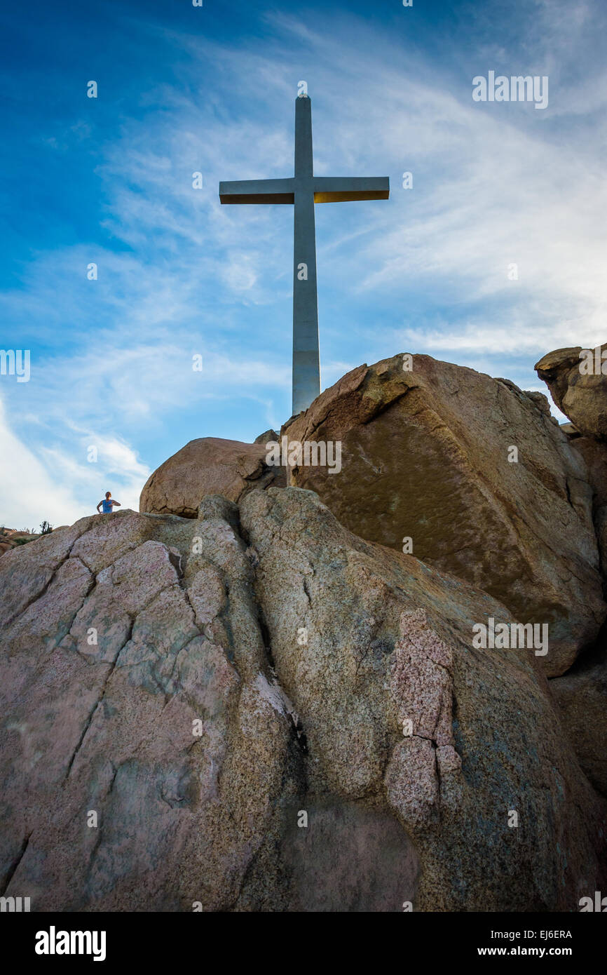 Cross and large boulders at Mount Rubidoux Park, in Riverside ...