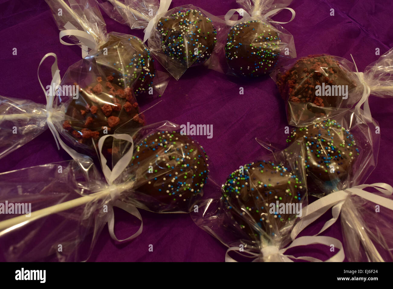Finished cake pops in a circle - the final step Stock Photo - Alamy
