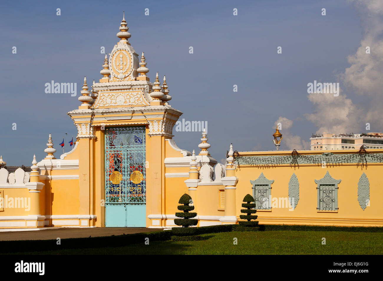 Victory Gate, Royal Palace, Phnom Penh, Cambodia Stock Photo - Alamy