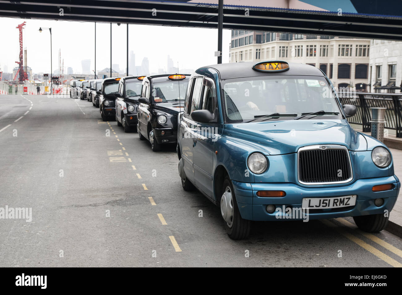 Taxi rank london hi-res stock photography and images - Alamy