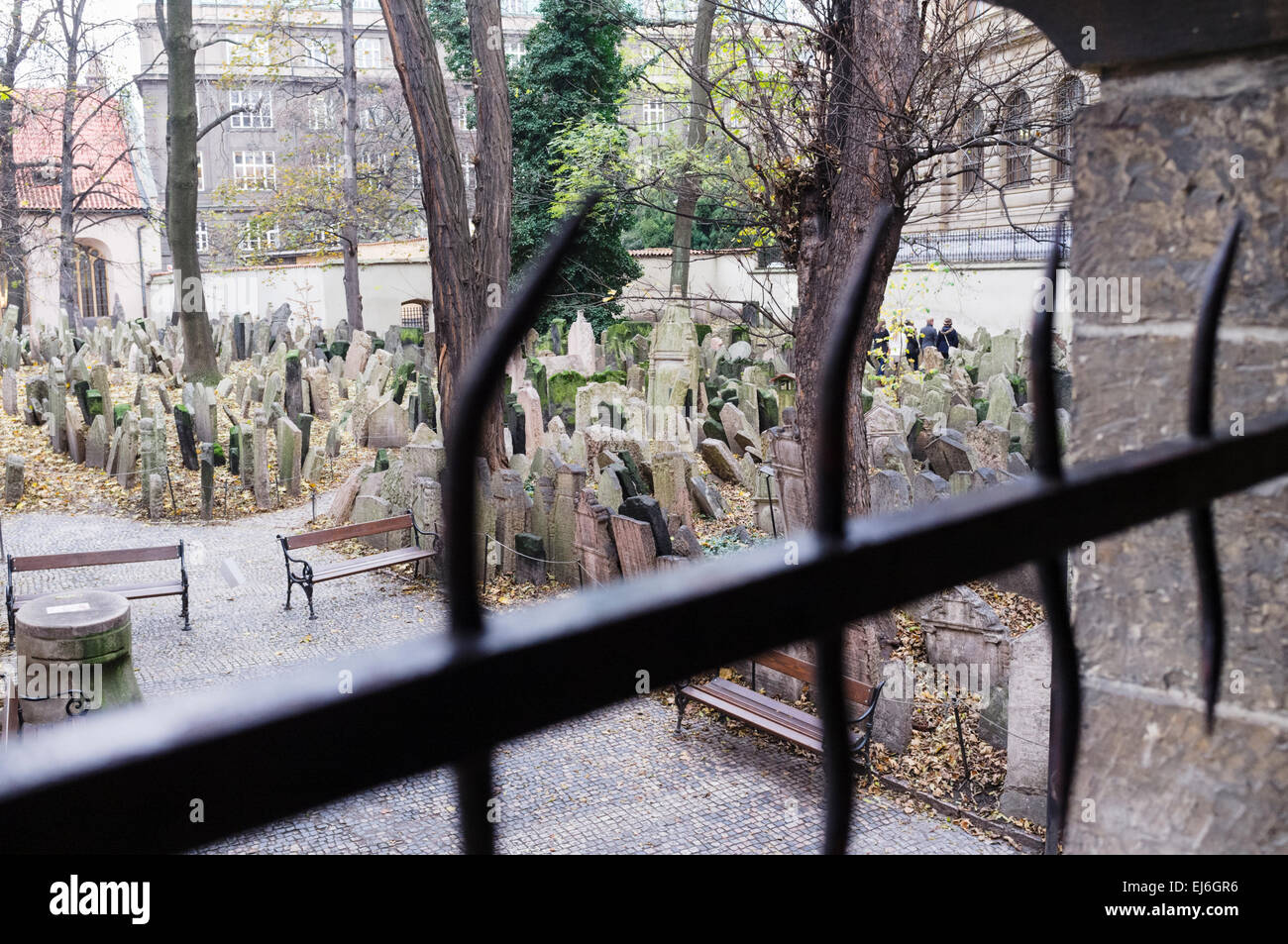 Old Jewish Cemetery, Prague, Czech Republic Stock Photo - Alamy