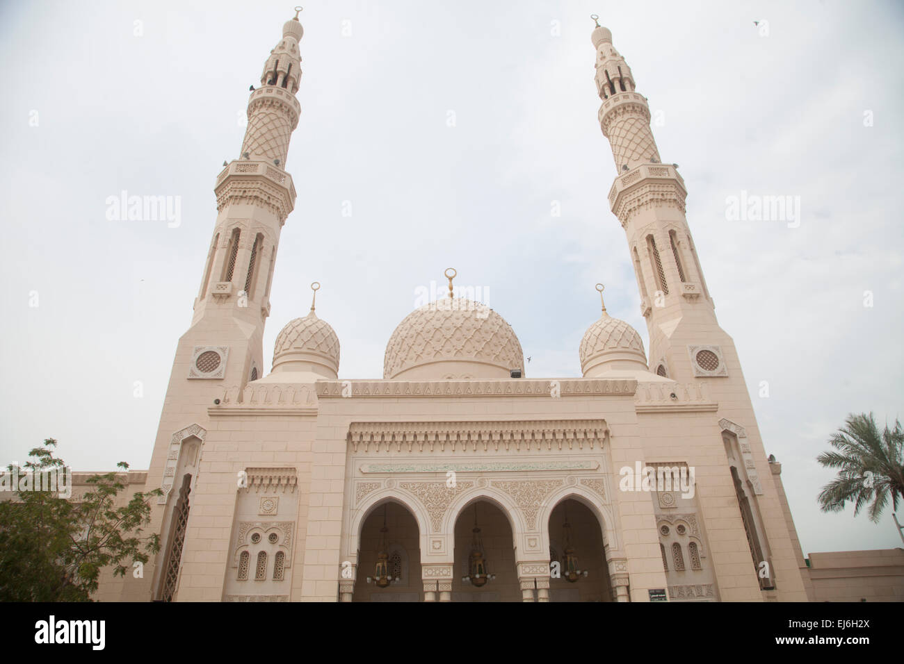 Jumeirah mosque in Dubai Stock Photo - Alamy