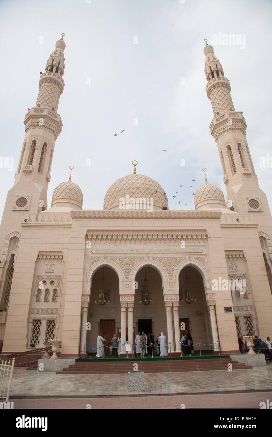 Jumeirah mosque in Dubai Stock Photo - Alamy