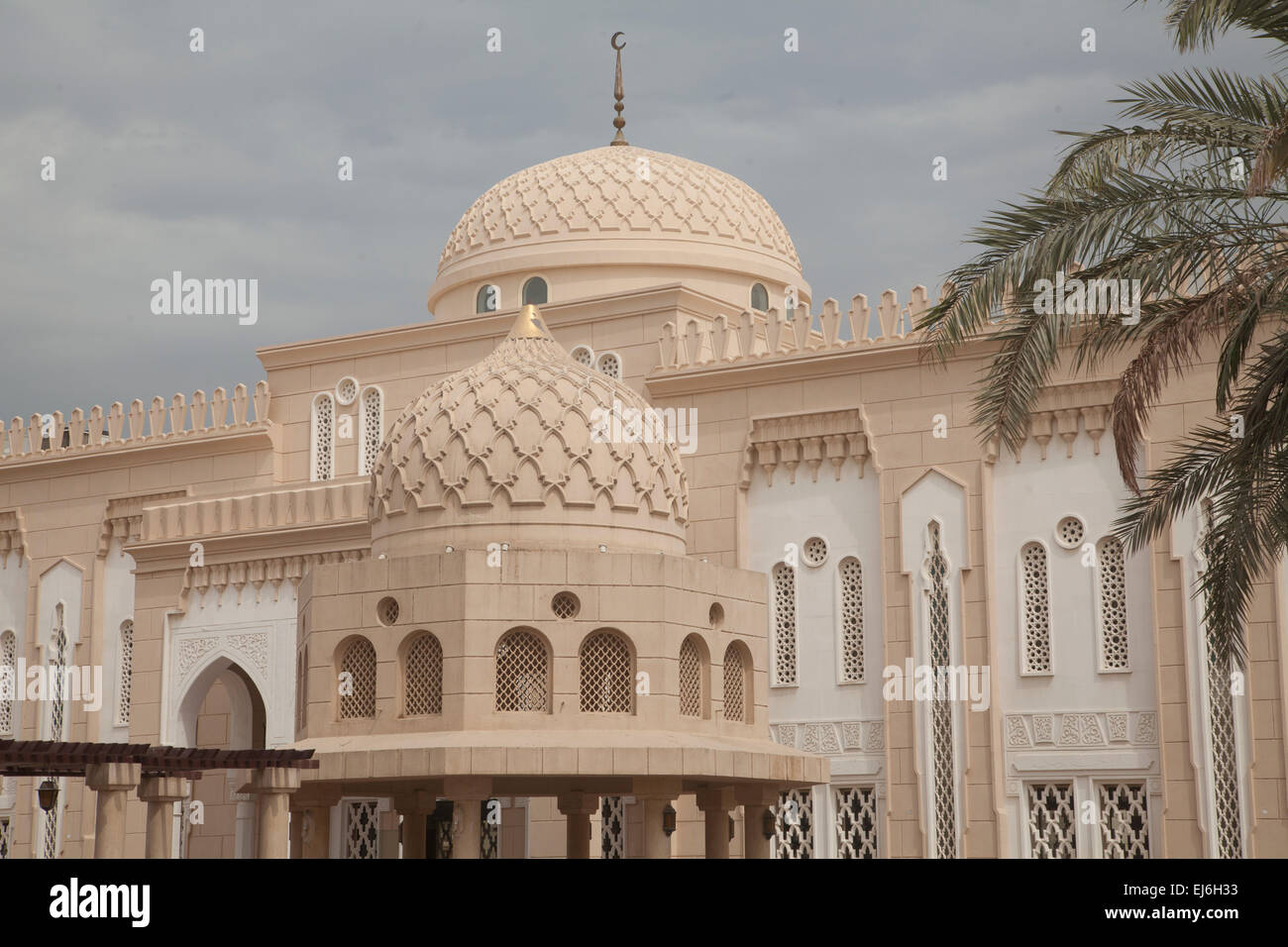 Jumeirah mosque in Dubai Stock Photo - Alamy