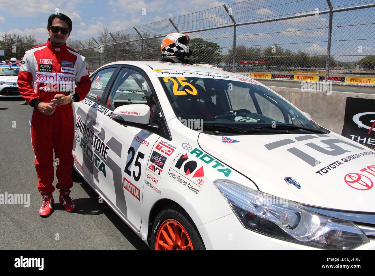 Manila, Philippines. 21st Mar, 2015. Mix VJ Joyce Pring before the race ...