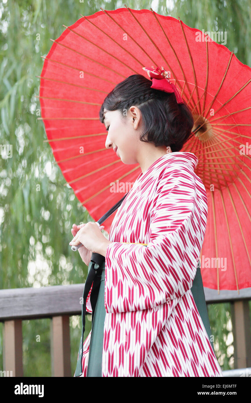 Young Japanese girl in a kimono Stock Photo - Alamy