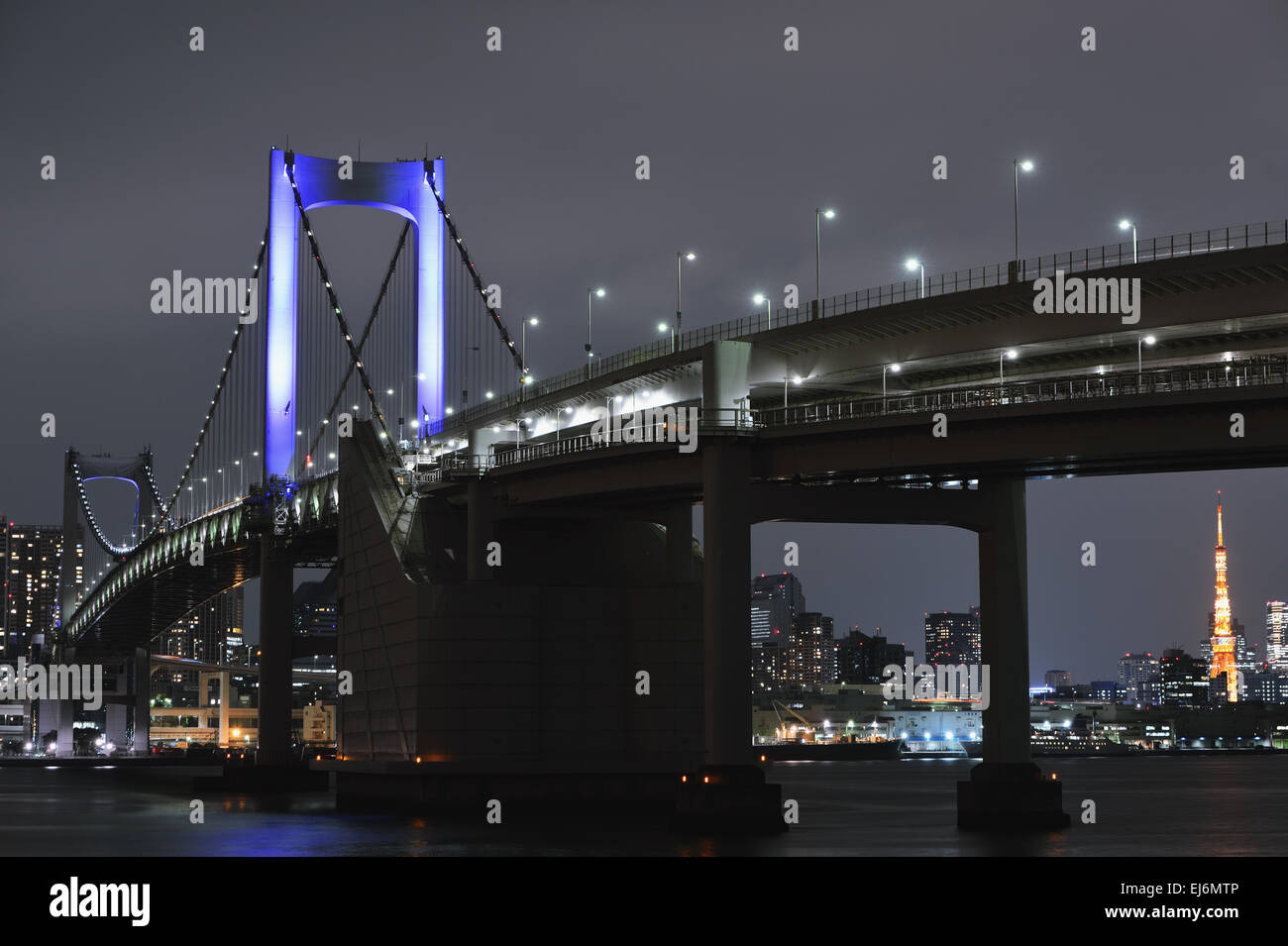 View of Rainbow Bridge at night, Tokyo, Japan Stock Photo - Alamy