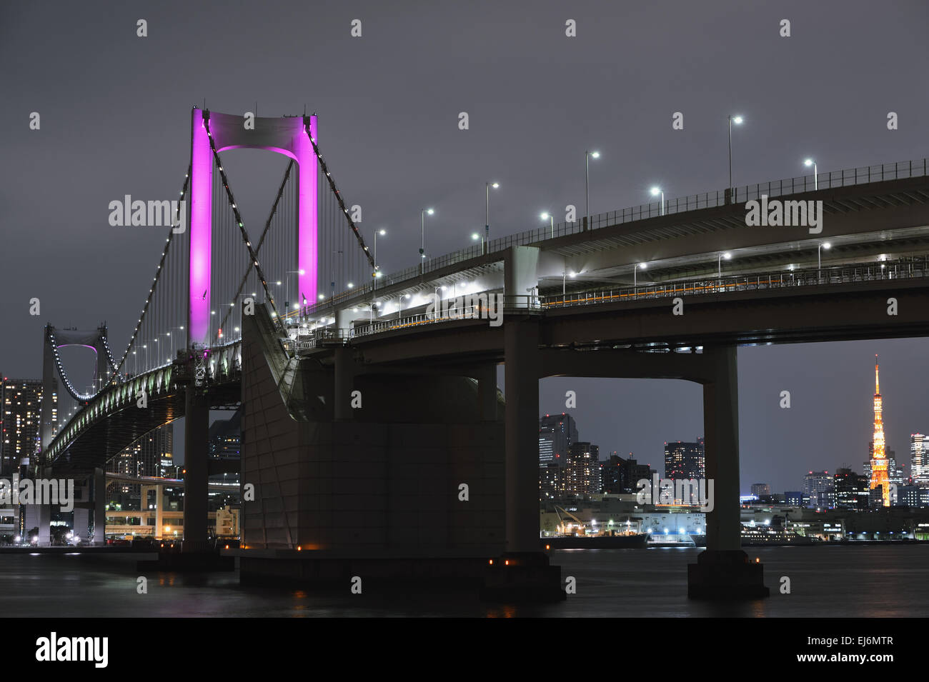 View of Rainbow Bridge at night, Tokyo, Japan Stock Photo - Alamy