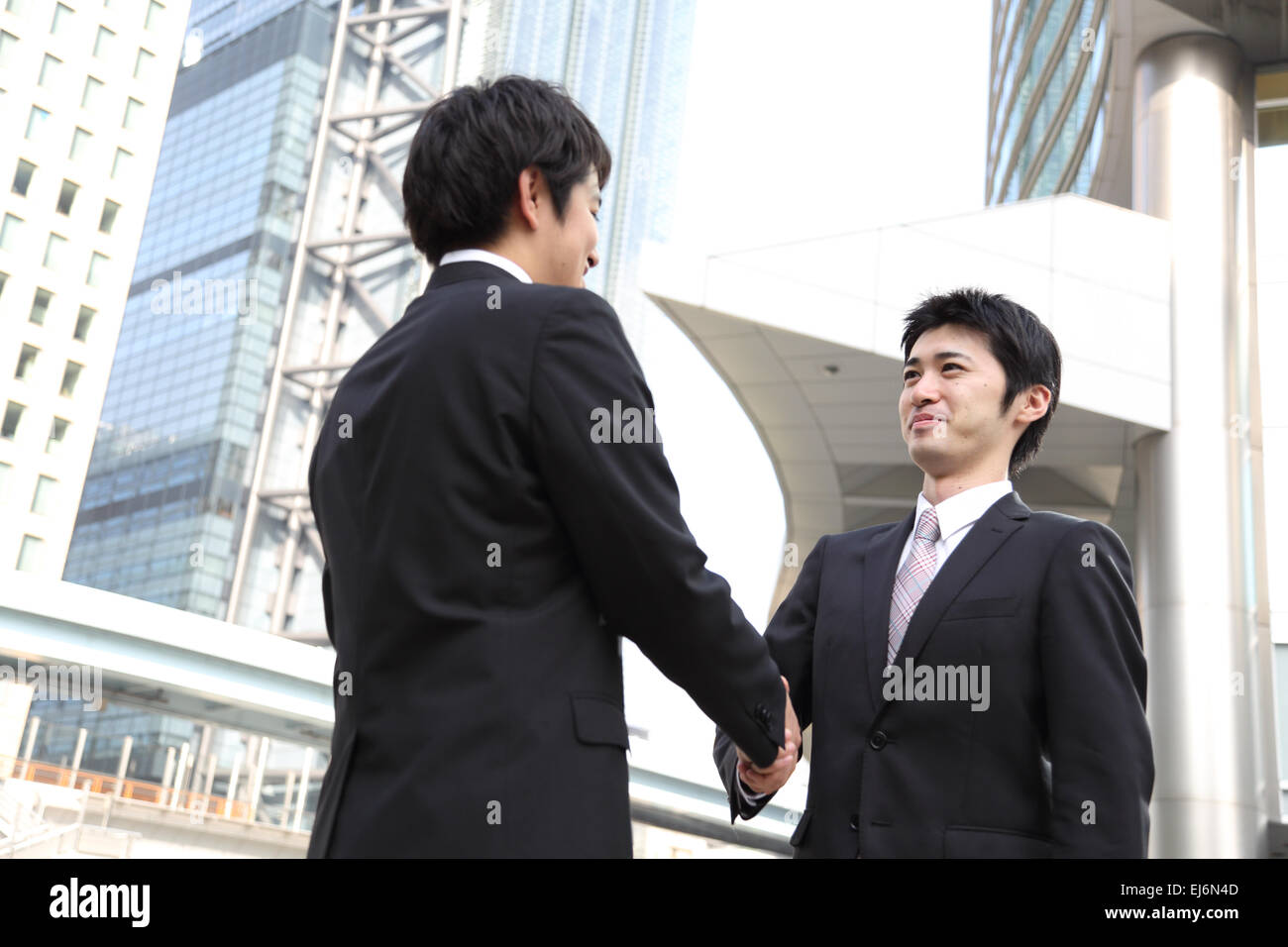 Japanese businessmen shaking hands Stock Photo - Alamy