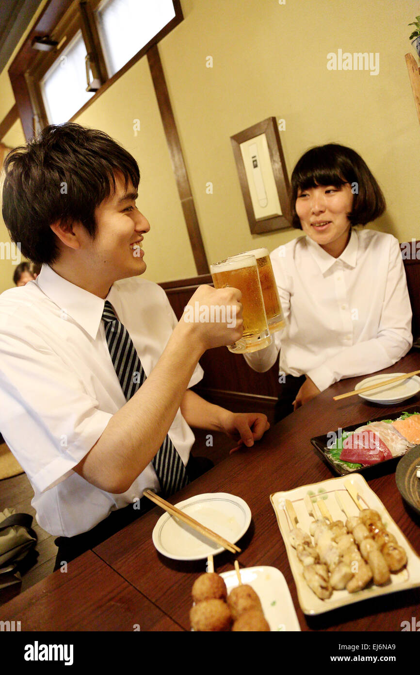 Japanese business people drinking at a Japanese style Izakaya Stock ...