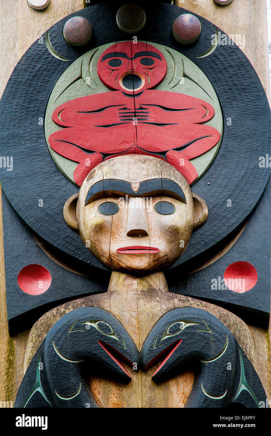 First nations carving native art portal totem pole hi-res stock ...