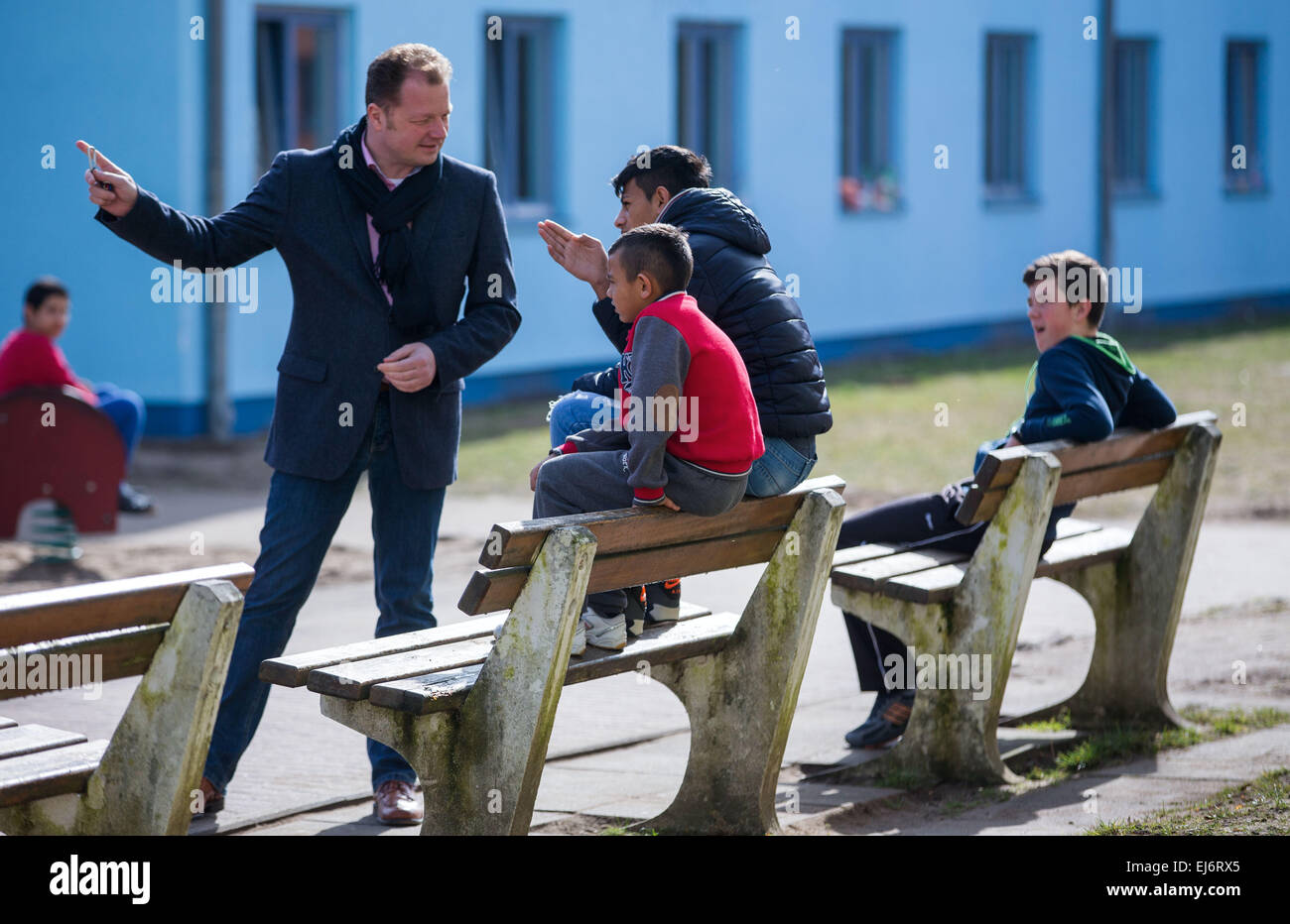 Horst, Germany. 10th Mar, 2015. Andreas Konen (L), migration officer at ...