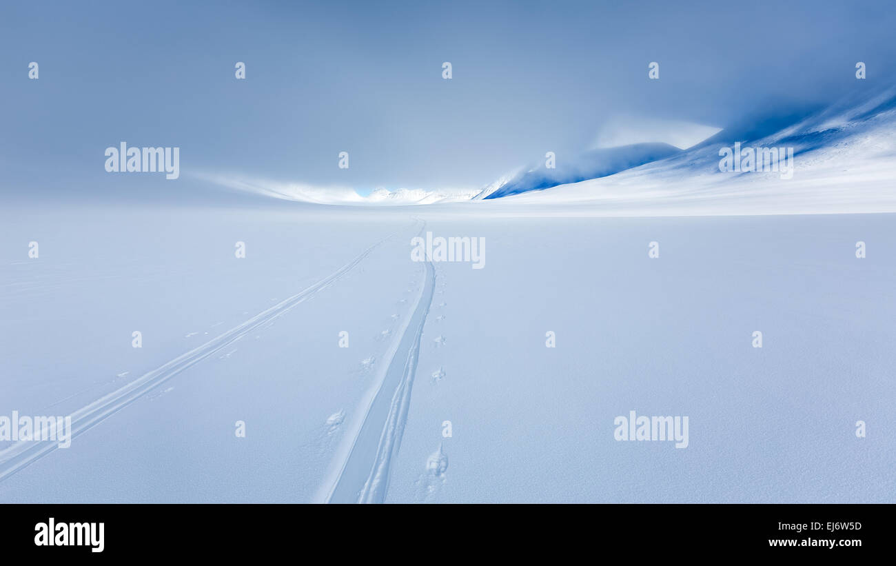 Parallel mountains hi-res stock photography and images - Alamy