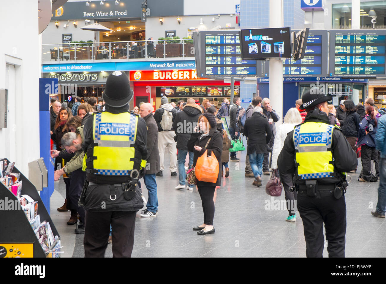 British transport police officers hi-res stock photography and images ...