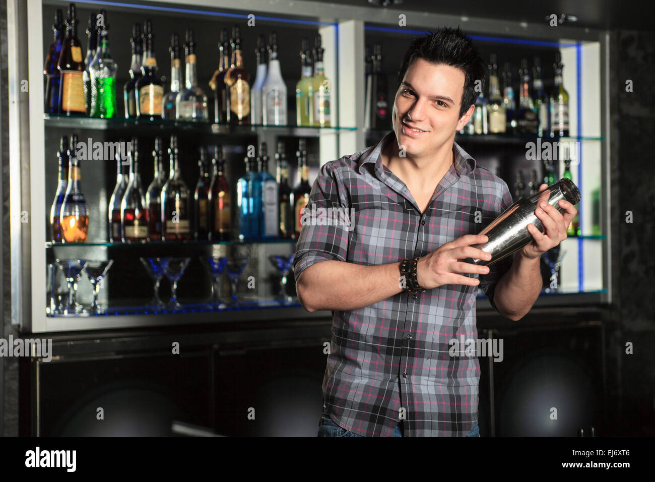 London pub bar interior hi-res stock photography and images - Alamy