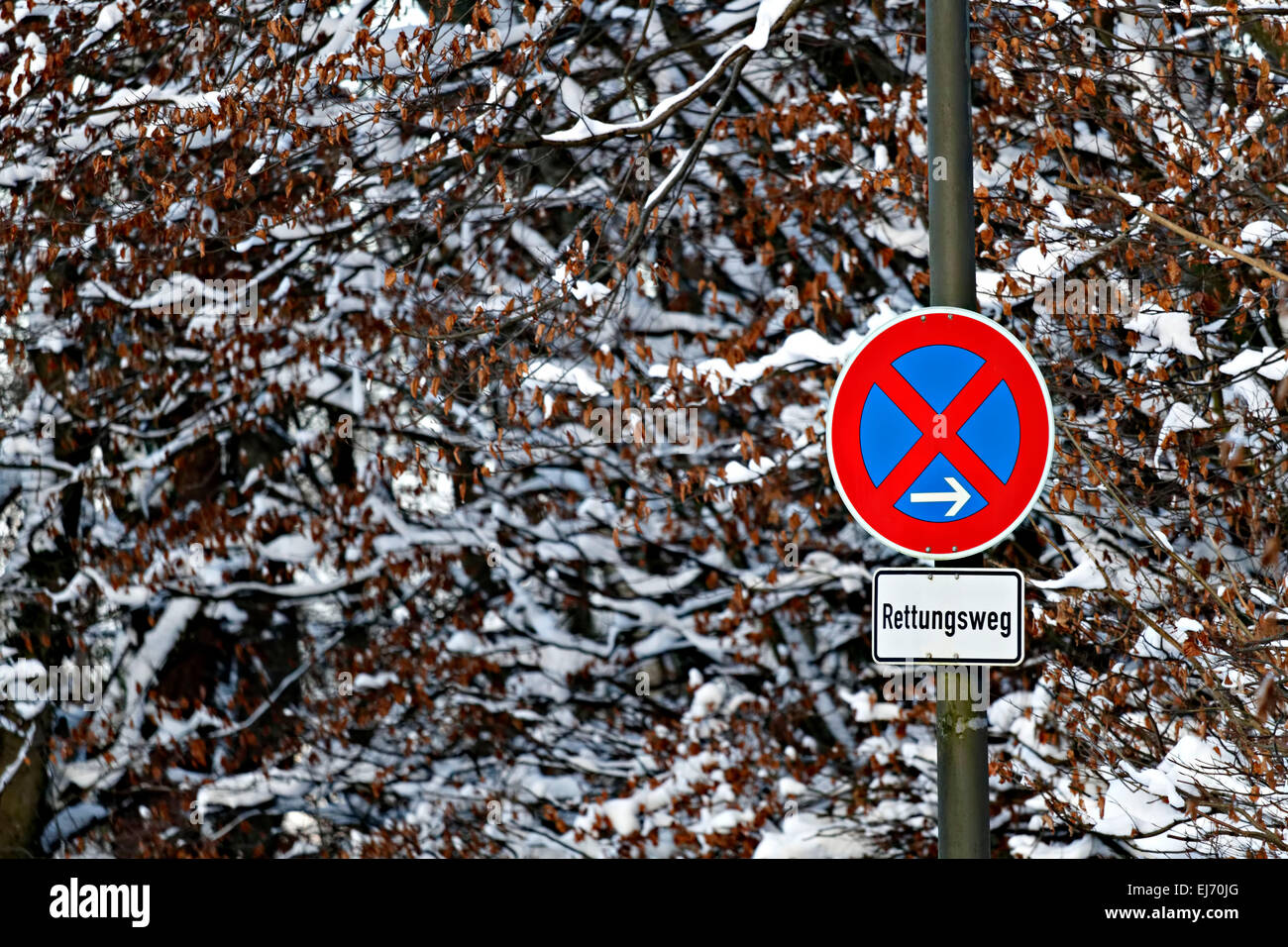 Keep clear road signs High Resolution Stock Photography and Images - Alamy